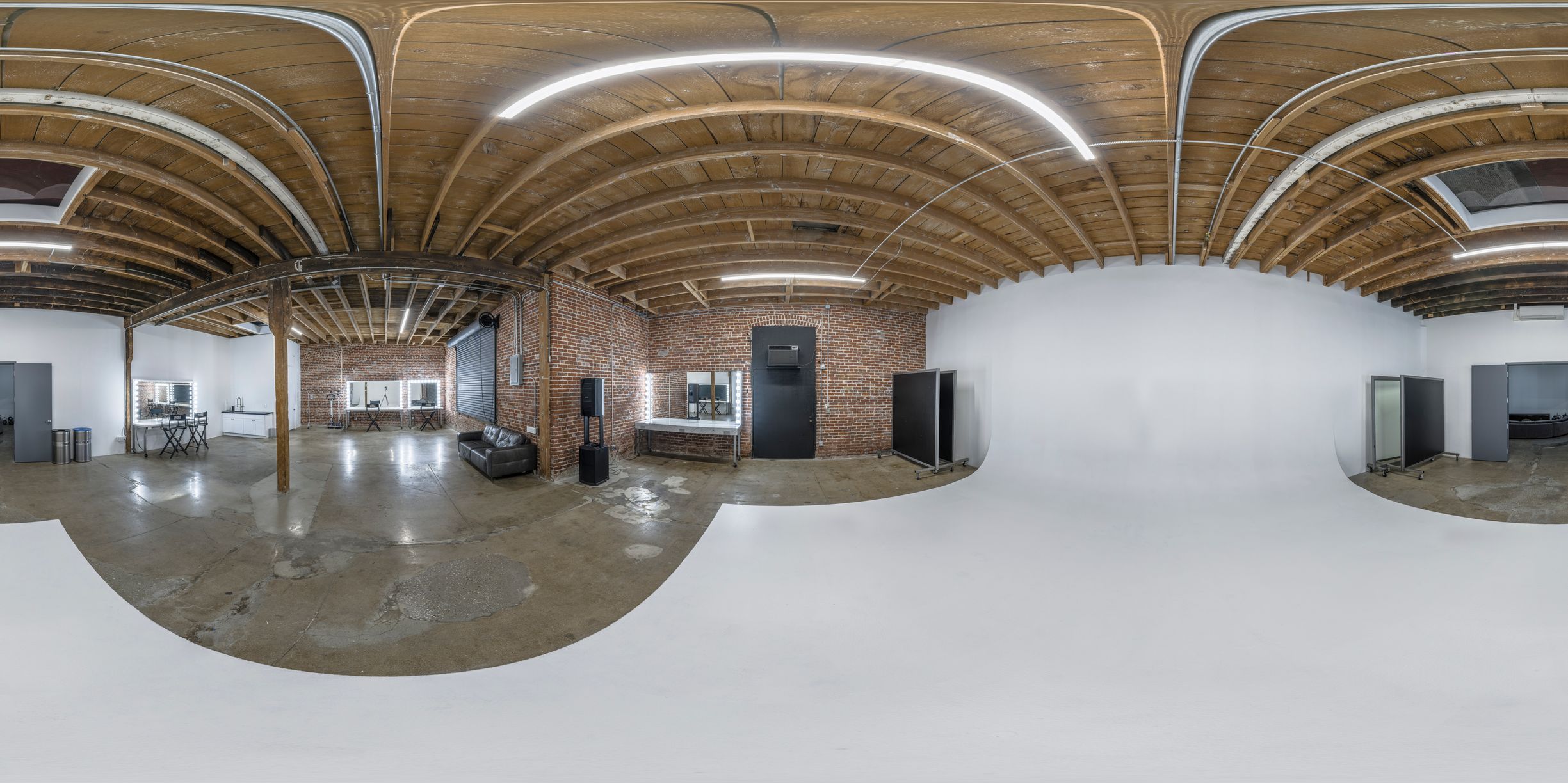 Los Angeles Interior Architecture: All White Walls and Wooden Ceilings