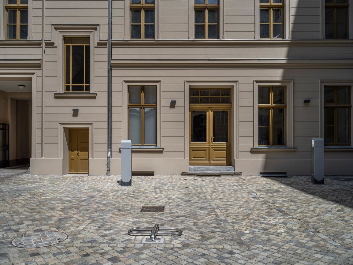 Cobblestone Courtyard in Berlin: Architecture in Focus