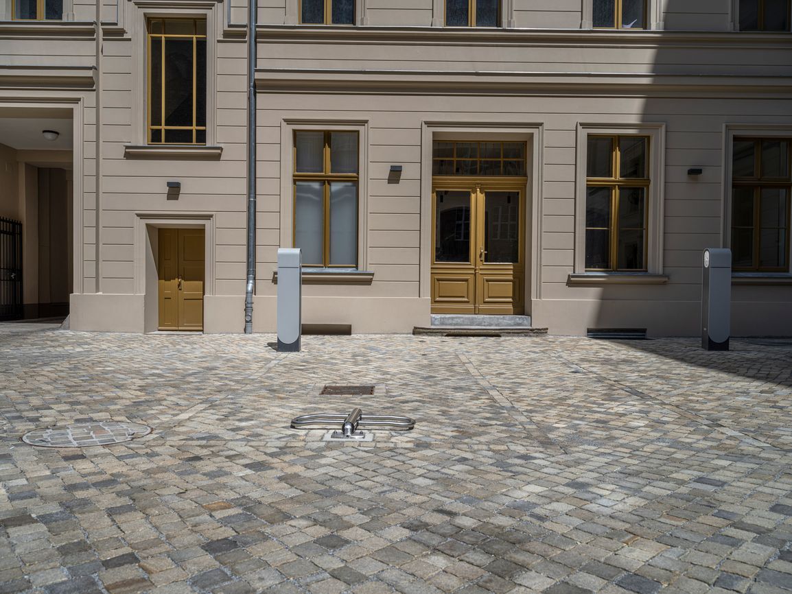 Cobblestone Courtyard in Berlin: Architecture in Focus