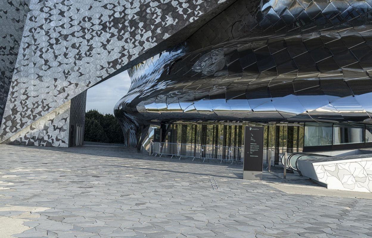 Futuristic Building with Urban Design in Paris