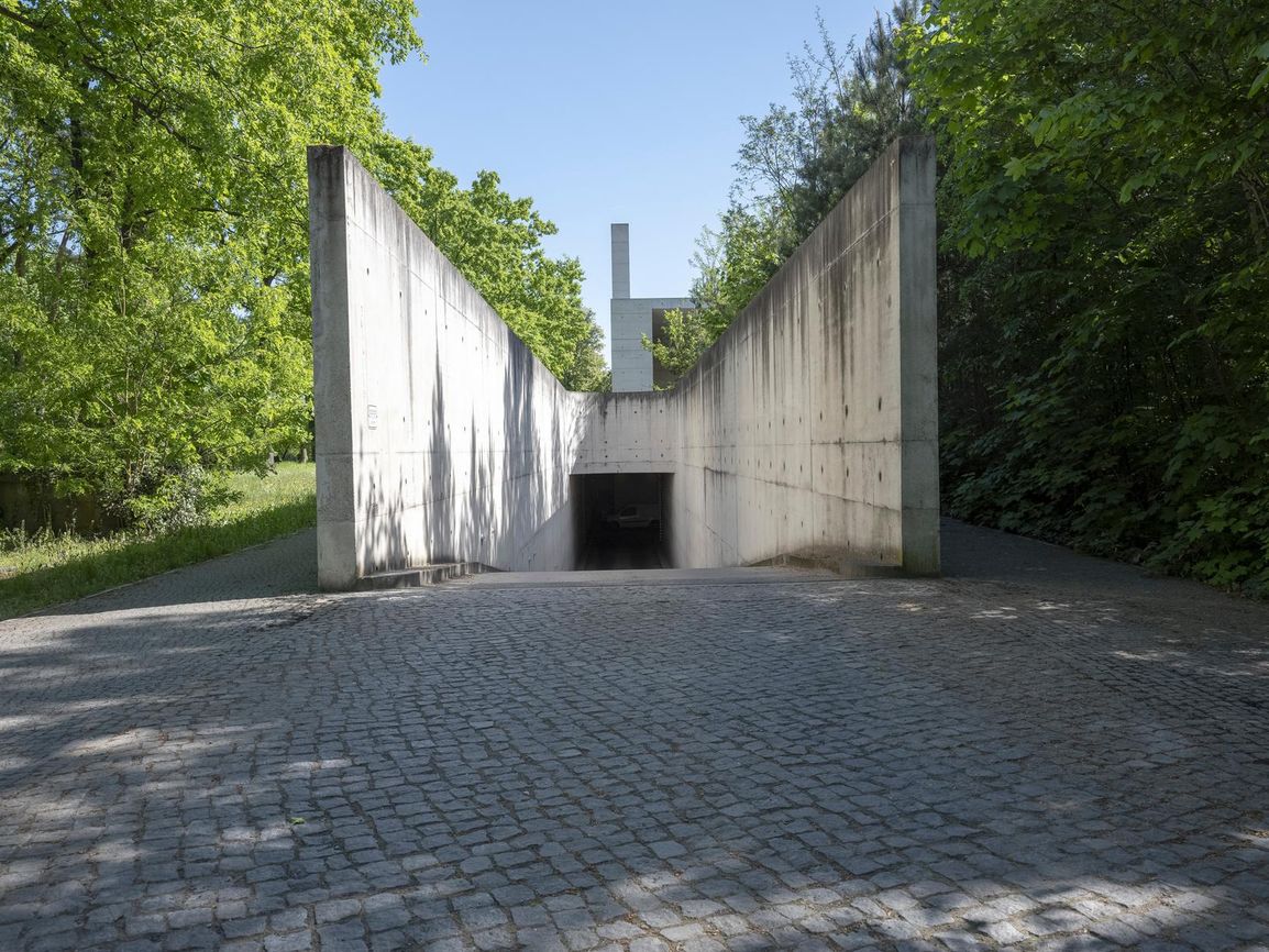 Residential Building in Germany: A Tree-Lined Property