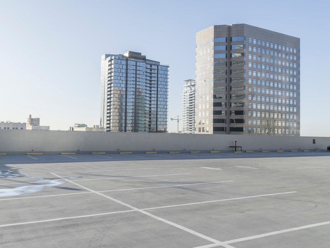 Metropolitan Area High-Rise Building