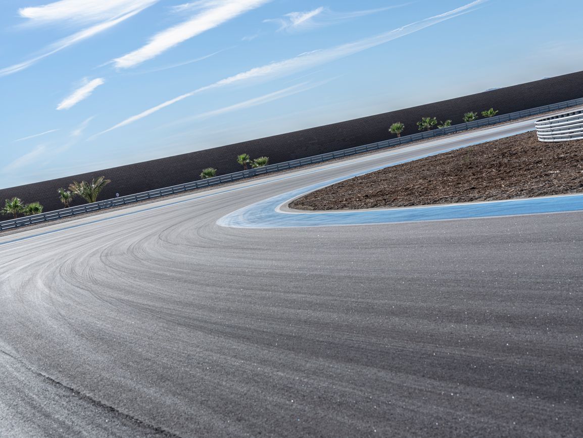 Race Track on Asphalt Curve
