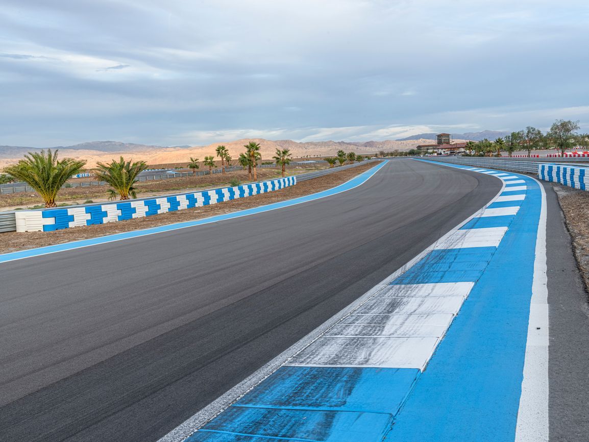 USA: A Perfect Day for Racing on the Asphalt Race Track