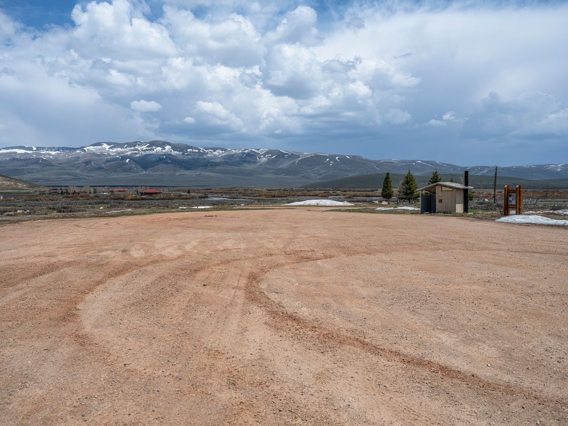 USA's Mountainous Terrain: Open Spaces and Scenic Views