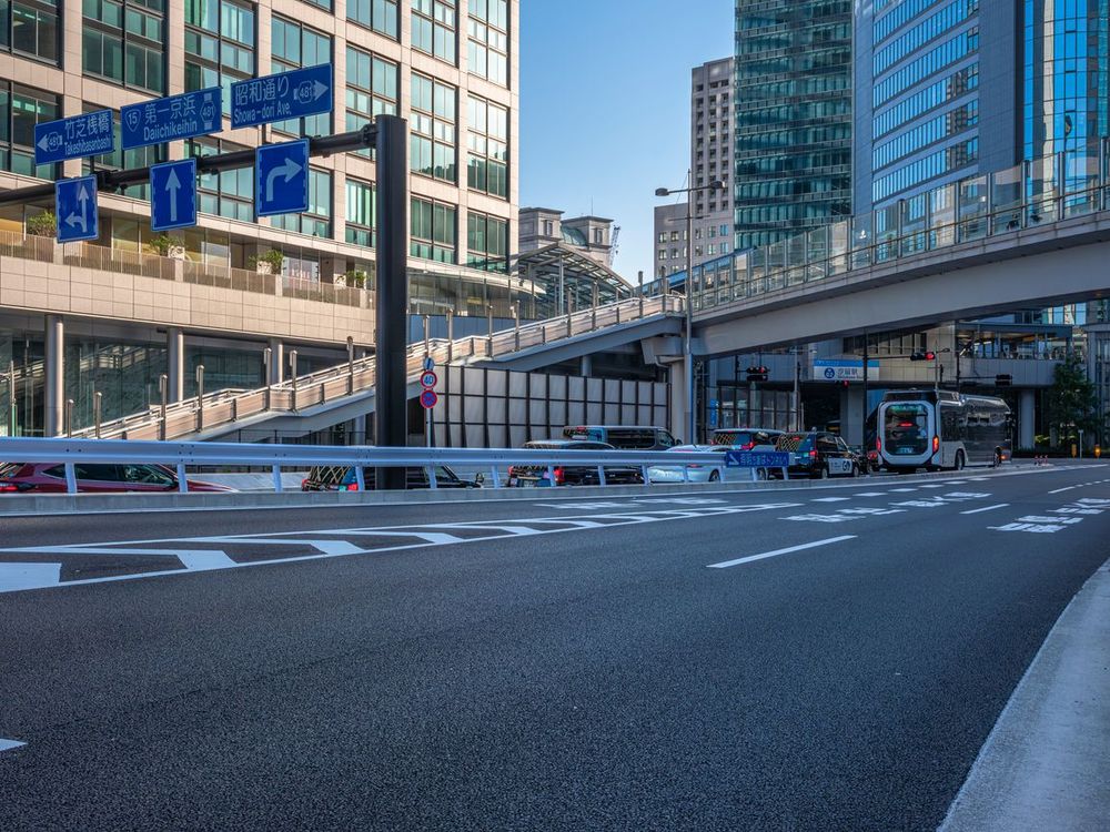 Asphalt Roads in Tokyo: Enjoying Clear Skies - HDRi Maps and Backplates
