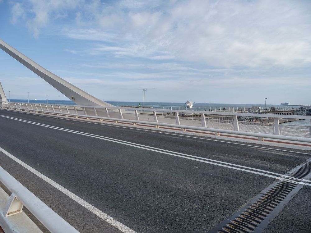 Barcelona Bridge: The Iconic Coastal Landmark of Spain - HDRi Maps and ...