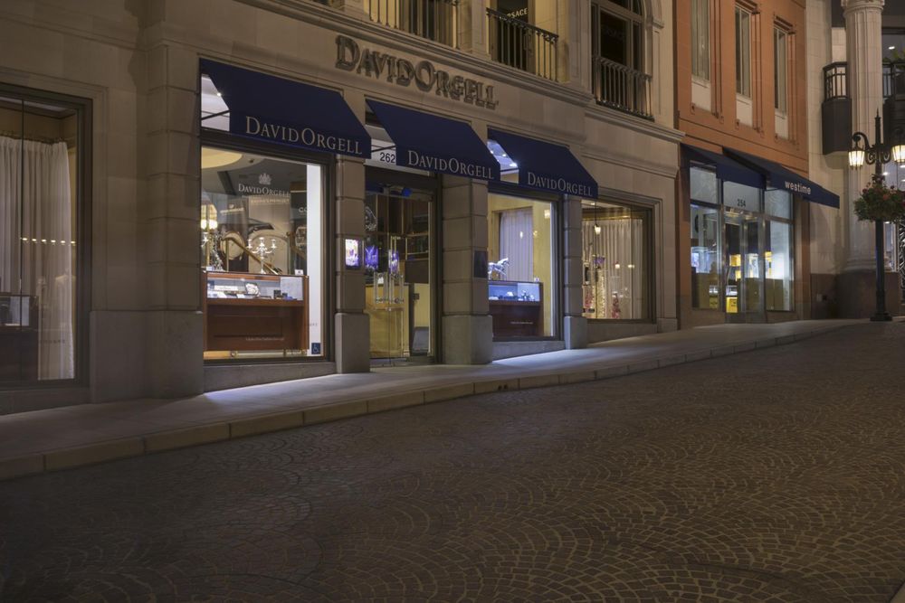 Beverly Hills Storefront Under Artificial Light - HDRi Maps and Backplates