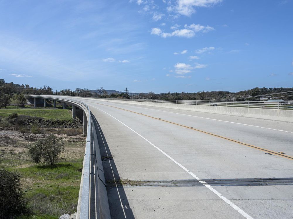 California Landscape: Road with Concrete Bridge - HDRi Maps and Backplates