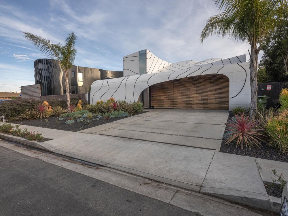 California Urban Design: Futuristic Architecture - HDRi Maps and Backplates