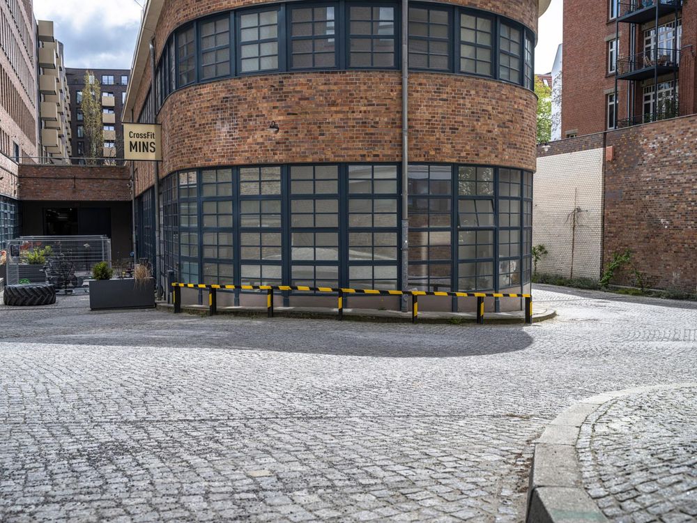 City Life in Manchester: Brick Building in Courtyard - HDRi Maps and ...