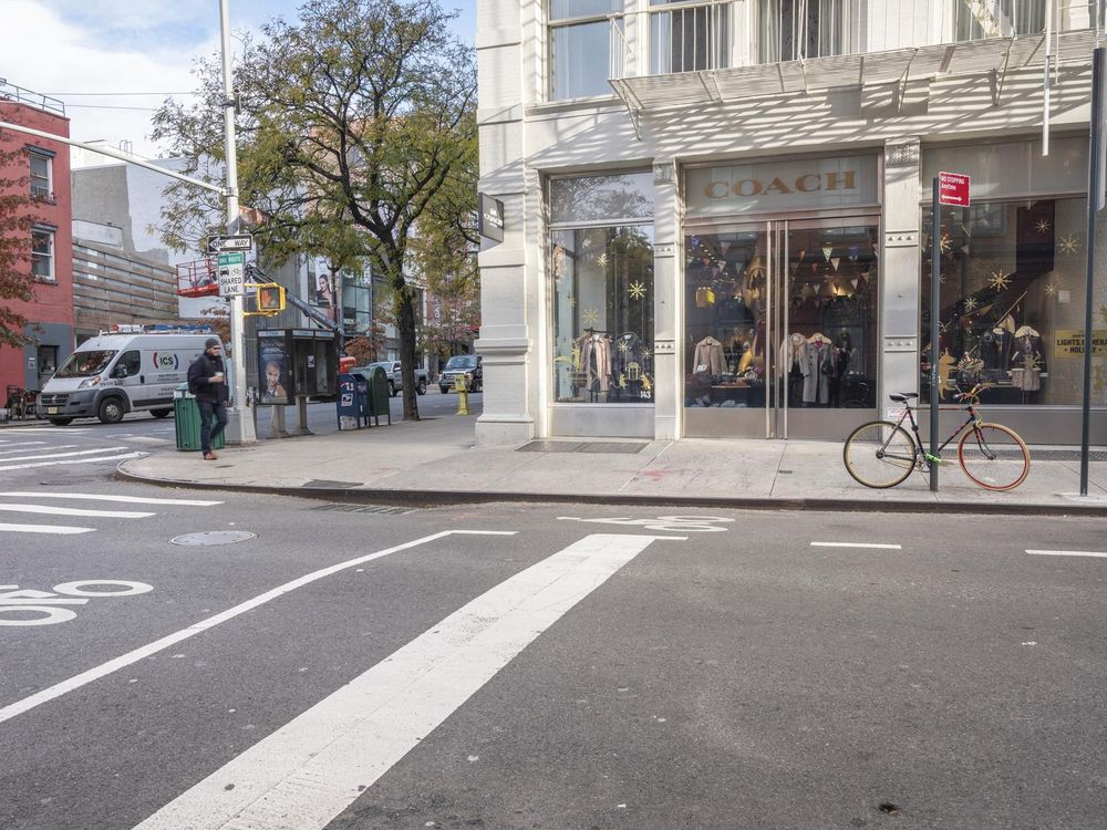 Classic Architecture in Manhattan: A Stunning Storefront - HDRi Maps ...