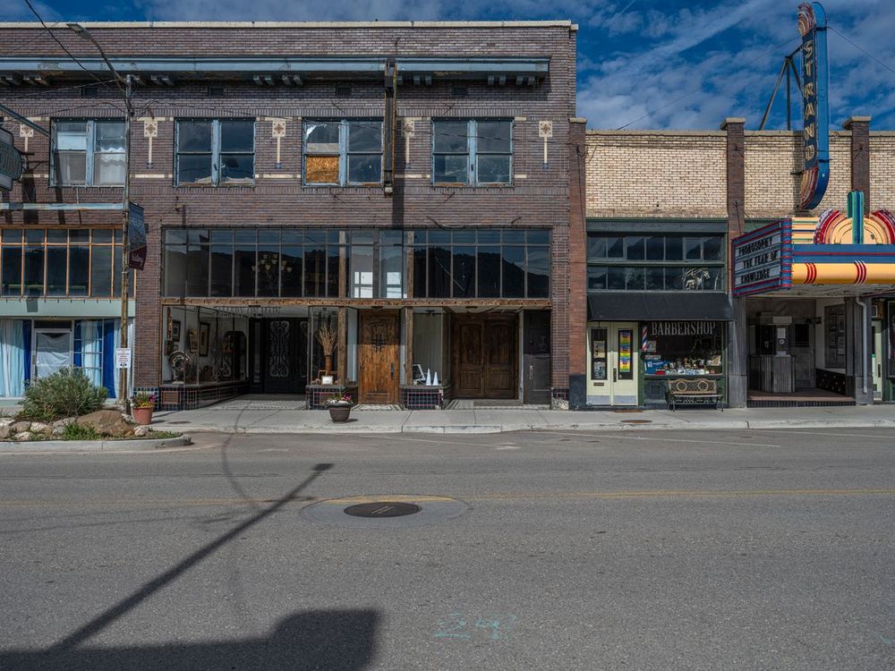 Classic Architecture Storefront in Utah, USA - HDRi Maps and Backplates