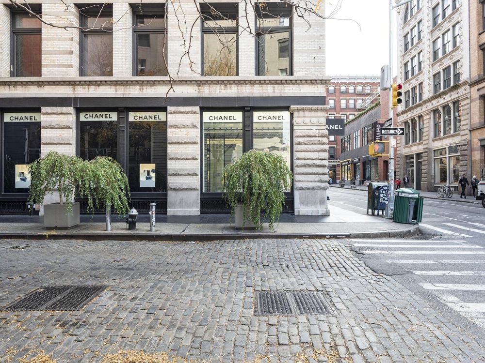 Classic Architecture of Storefronts in Manhattan - HDRi Maps and Backplates