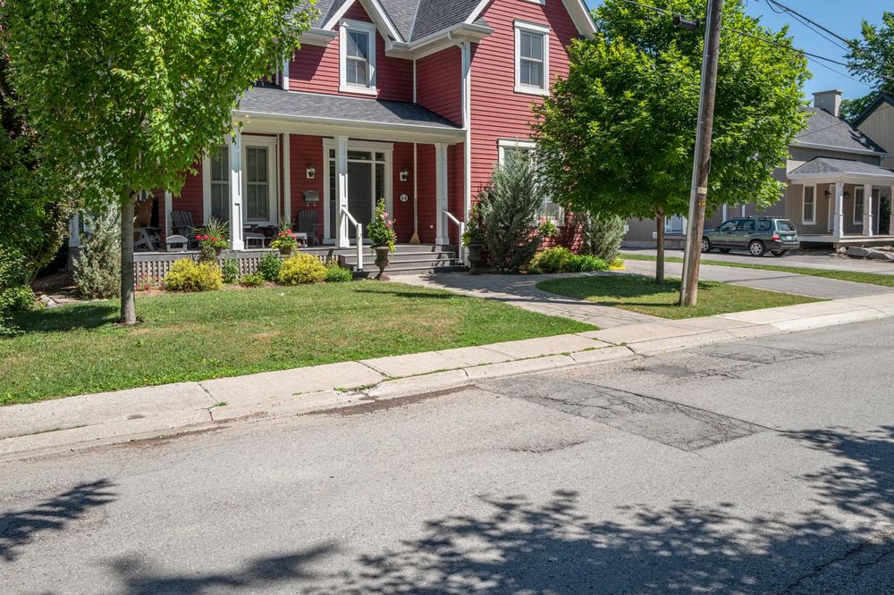 Classic Suburban Home in Toronto, Canada - HDRi Maps and Backplates