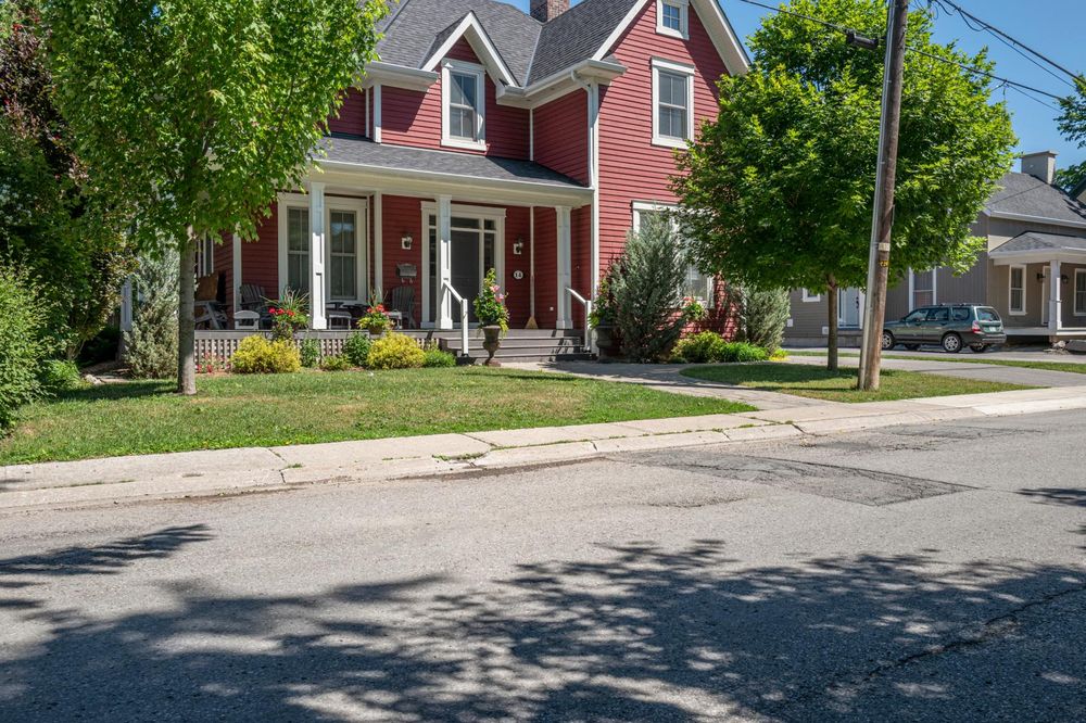 Classic Suburban Home in Toronto, Canada - HDRi Maps and Backplates