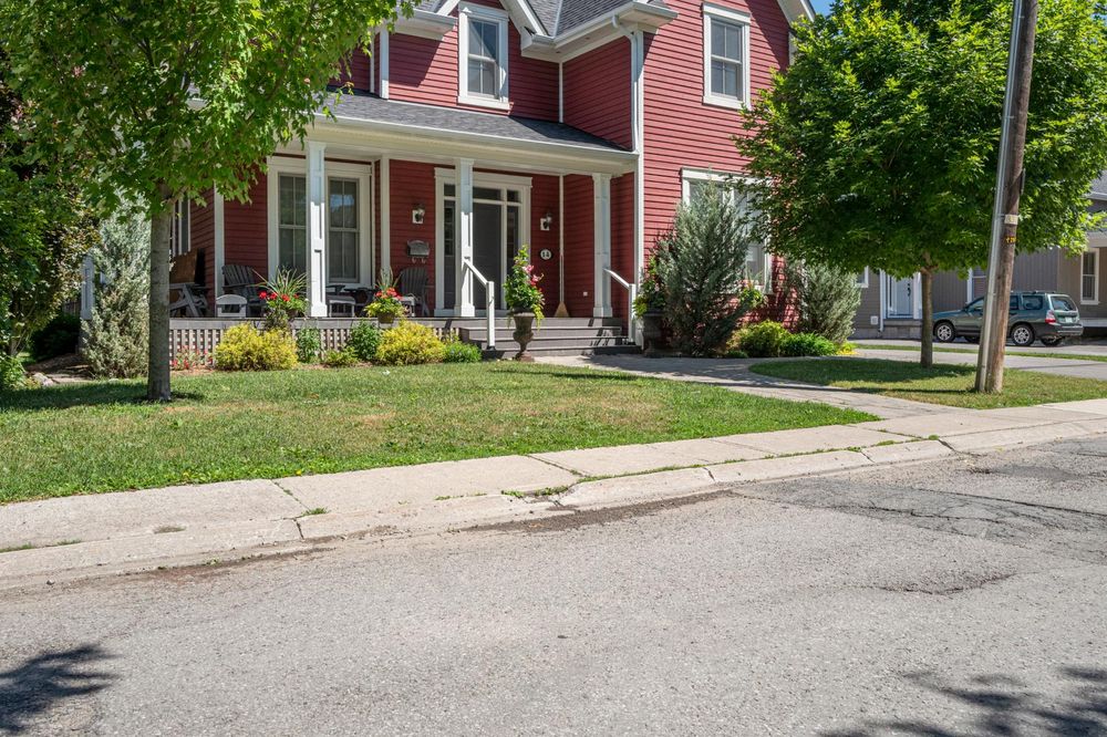 Classic Suburban Home in Toronto, Canada - HDRi Maps and Backplates