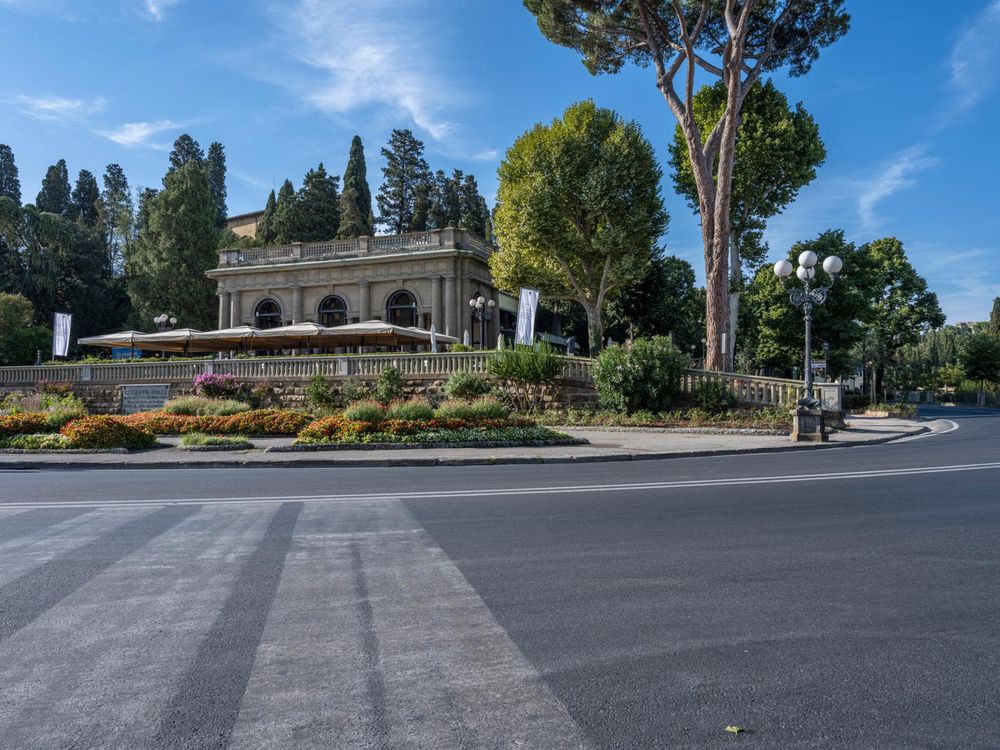 Classic Villa in Florence Italy with Garden - HDRi Maps and Backplates