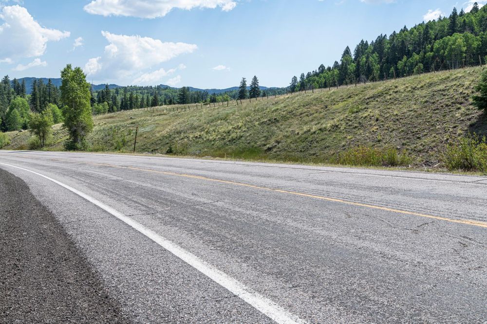 Colorado Landscape: Open Road with Mountain View - HDRi Maps and Backplates