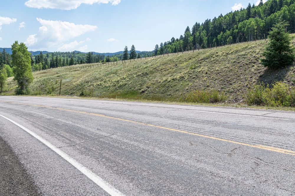 Colorado Landscape: Open Road with Mountain View - HDRi Maps and Backplates