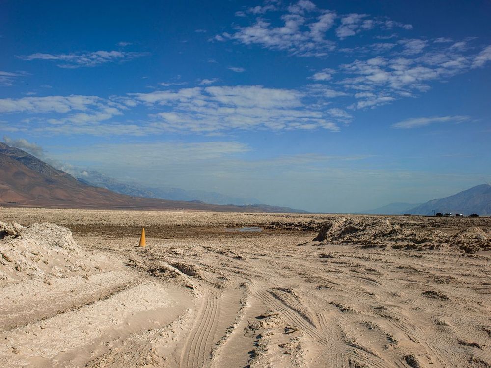Empty Road in California Desert Landscape with Mountain and Cloudy Sky ...