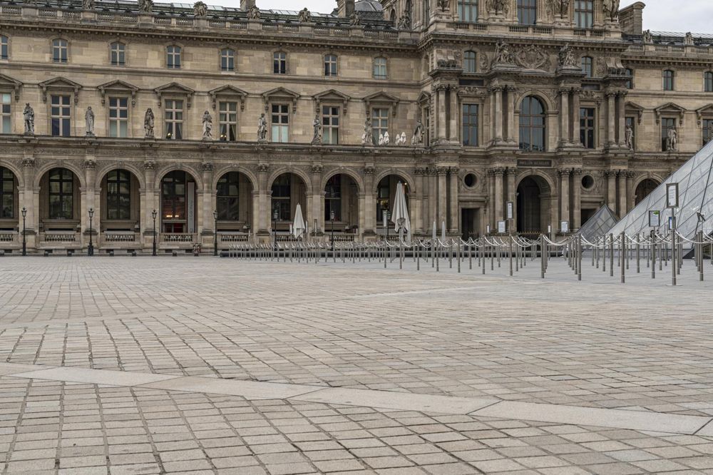 A Gloomy Day in Paris: Exploring the Town Square - HDRi Maps and Backplates