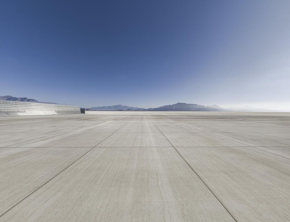 Los Angeles Airport Cement Runway - HDRi Maps and Backplates