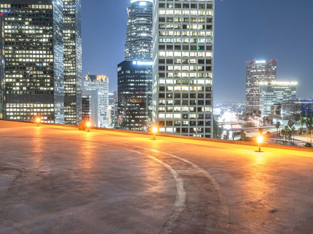 City Life in Los Angeles: Clear Sky Above - HDRi Maps and Backplates