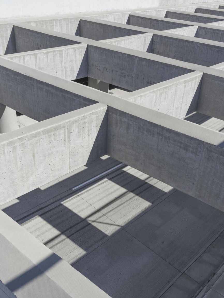 Concrete Street in Los Angeles: An Elevated Pattern of Urban Design ...