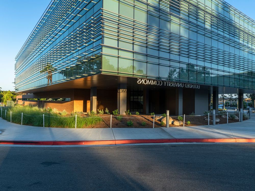 Los Angeles Urban Design: Glass Building - HDRi Maps and Backplates