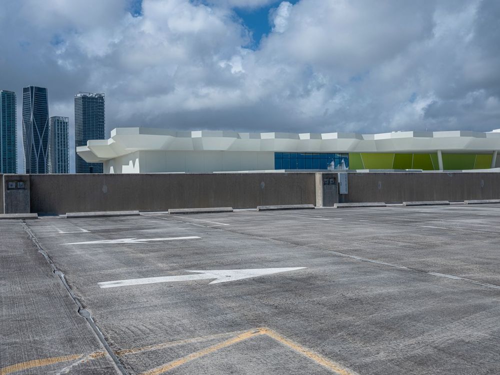 Miami Parking Garage in Urban Cityscape - HDRi Maps and Backplates