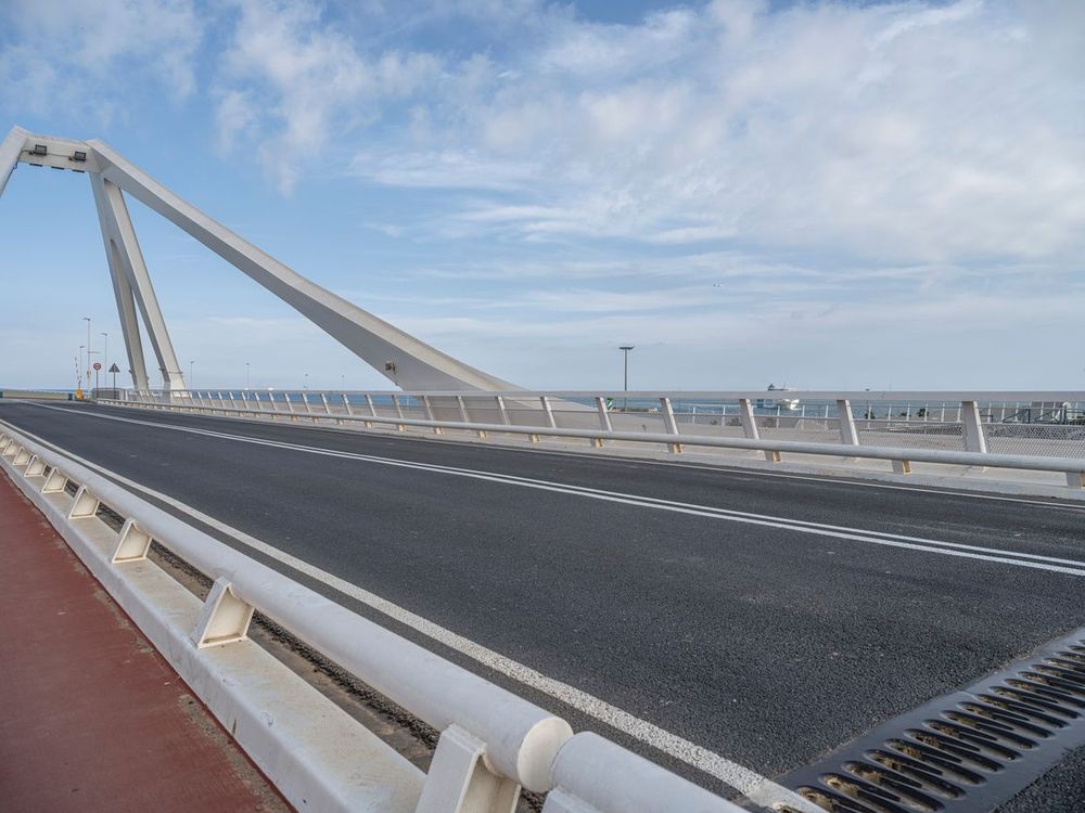 Modern Architectural Bridge in Barcelona, Spain - HDRi Maps and Backplates