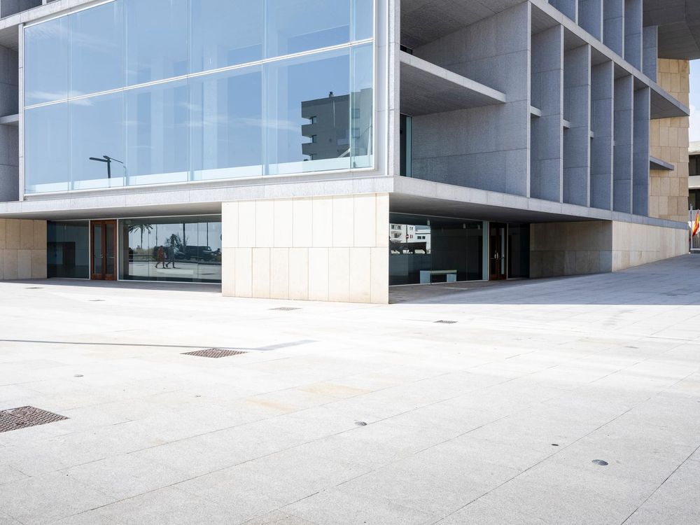 Modern Architecture in Europe: A Glass Wall - HDRi Maps and Backplates
