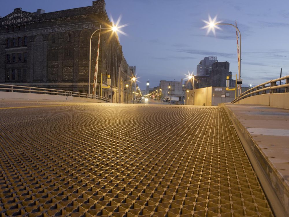 Night City Street with Metal Grate - HDRi Maps and Backplates