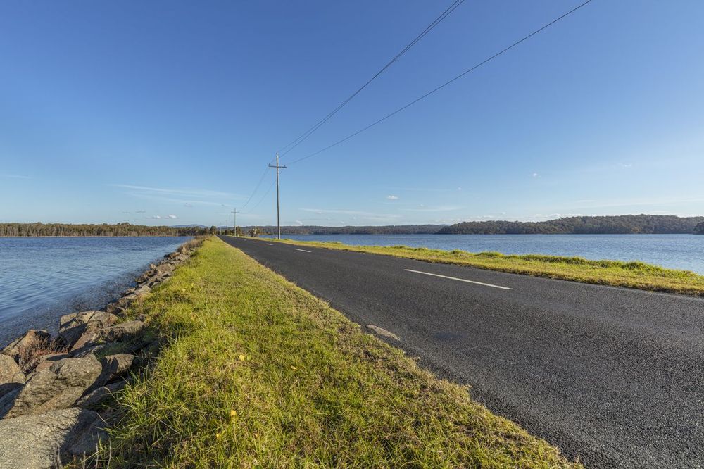 Thoroughfare with an Ocean View: Clear Sky Ahead - HDRi Maps and Backplates