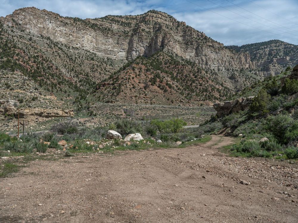 Scenic Off-Road Track in Utah: Mountain Landscape