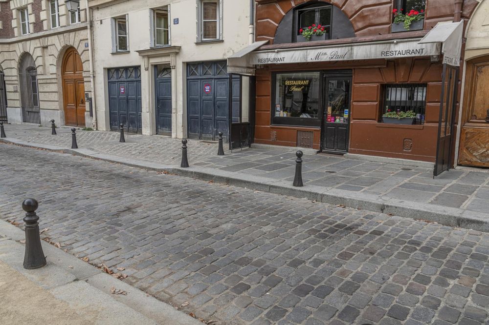 Paris Facade: Cobblestone Streets and Classic Architecture - HDRi Maps ...