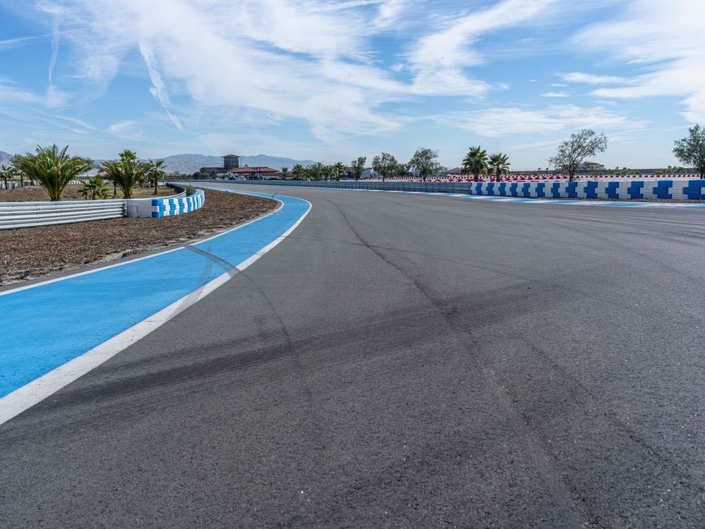 Race Track in USA: Asphalt Curves on a Cloudy Day - HDRi Maps and ...