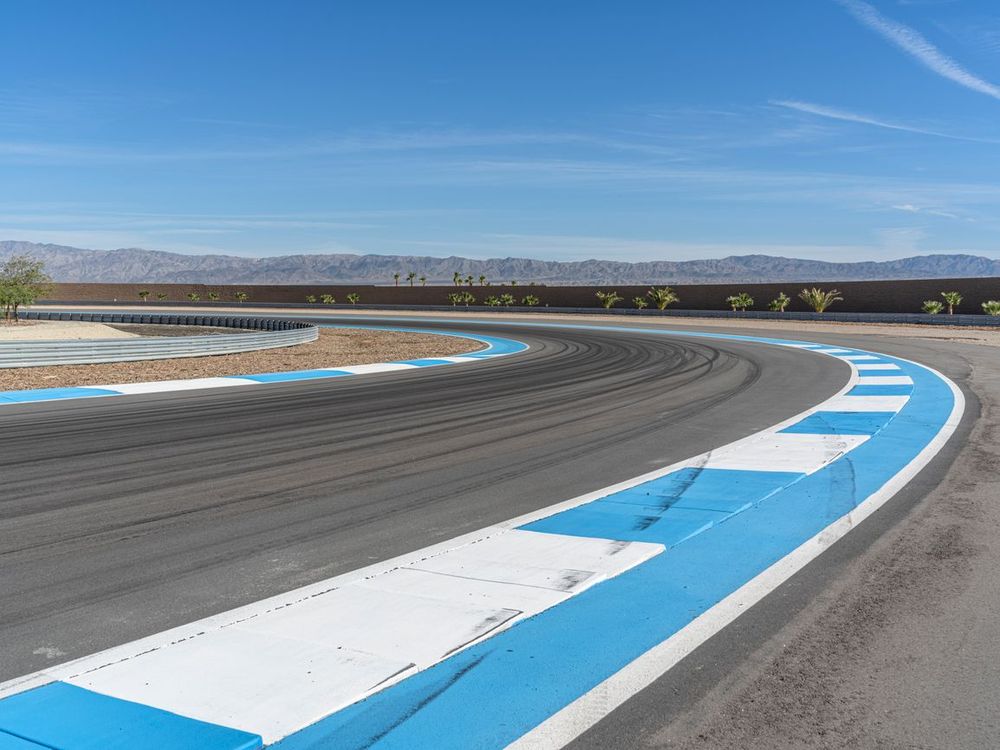 Race Track in the USA: Curving Asphalt Roads for Speed Enthusiasts ...