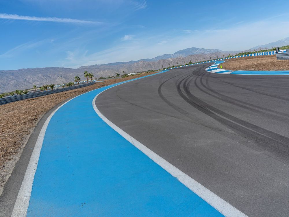 Race Track in the USA: Daytime with Cloudy Skies - HDRi Maps and Backplates