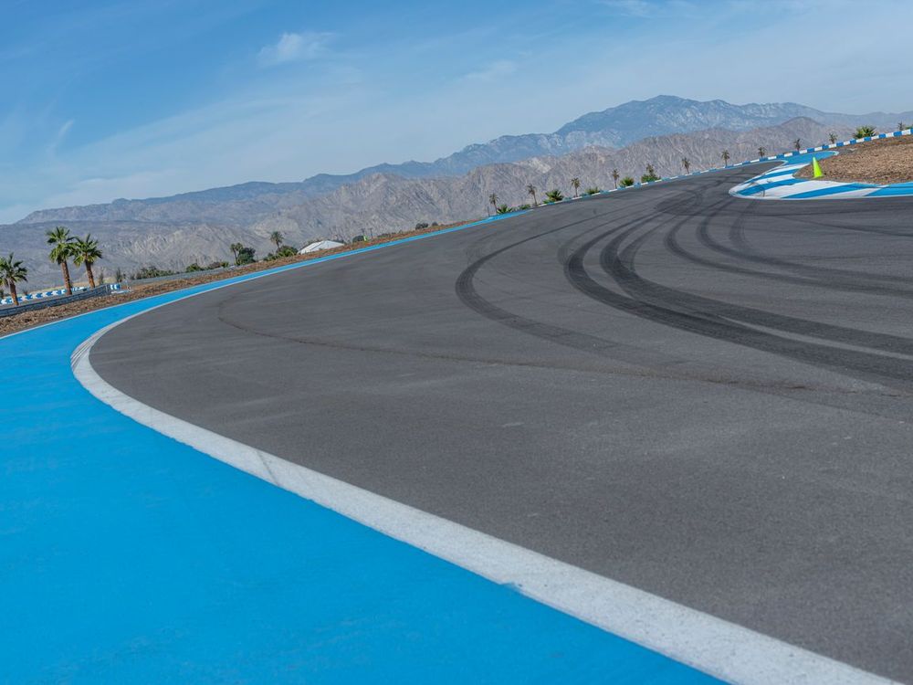 Race Track in the USA: Daytime with Cloudy Skies - HDRi Maps and Backplates