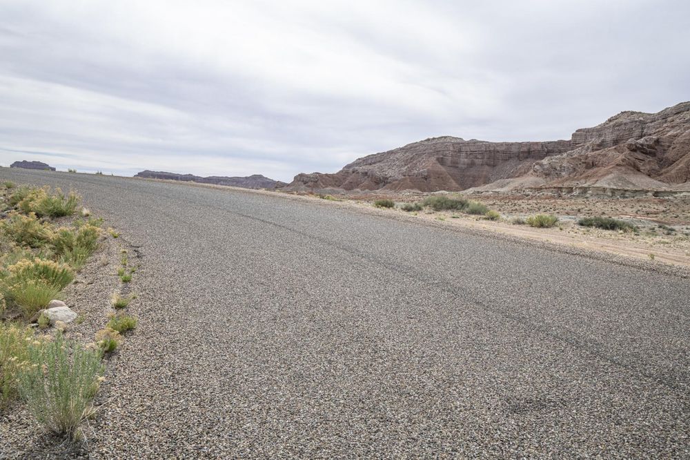 Rugged Road Surface: Asphalt in Canyonlands - HDRi Maps and Backplates