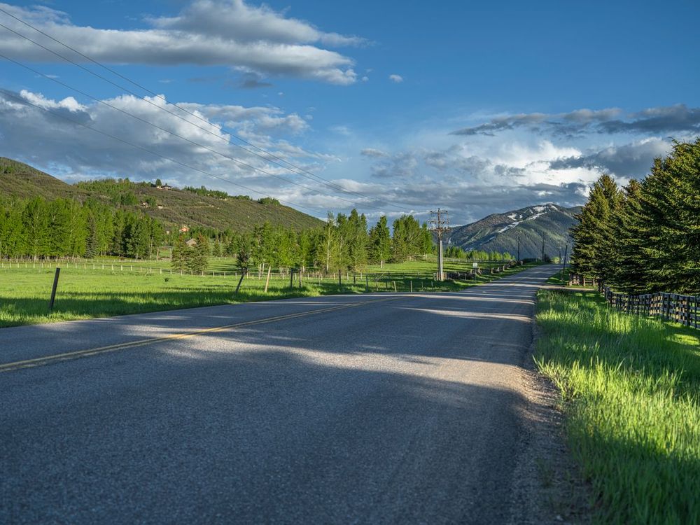 Rural Colorado Landscape with Greenery and Mountains