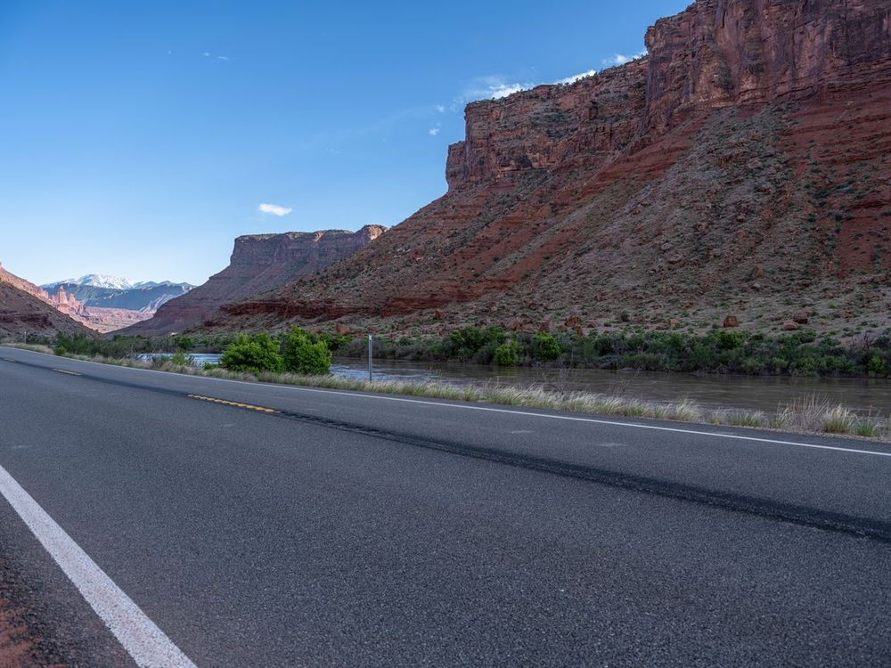 Scenic Road in the USA: Canyons of Utah - HDRi Maps and Backplates