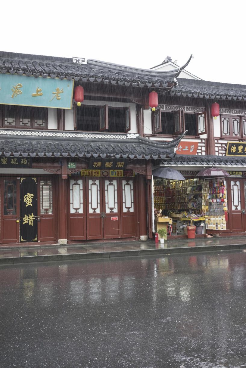 Shanghai Cityscape: Cloudy Grey Sky - HDRi Maps and Backplates