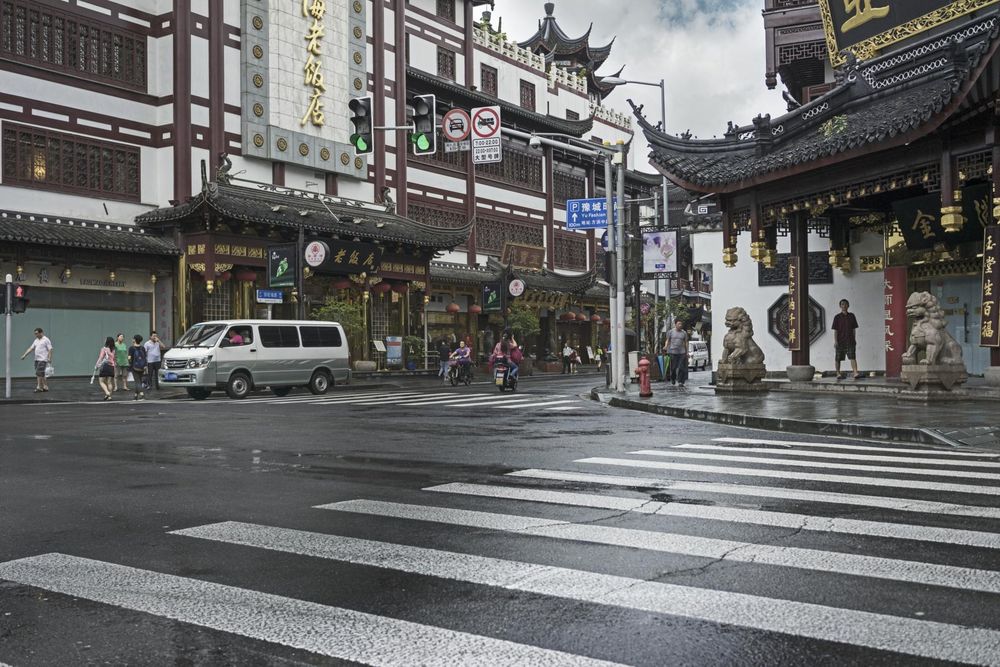 Shanghai Cityscape: Cloudy Grey Sky - HDRi Maps and Backplates