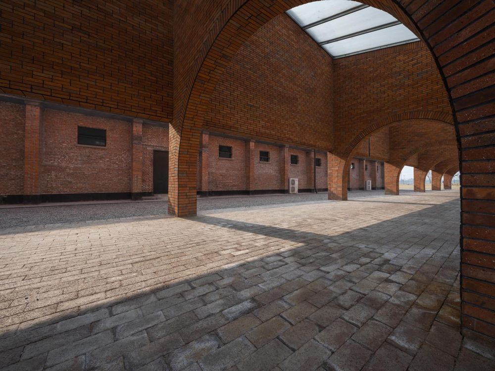 Shanghai Warehouse: Brick Wall Architecture - HDRi Maps and Backplates