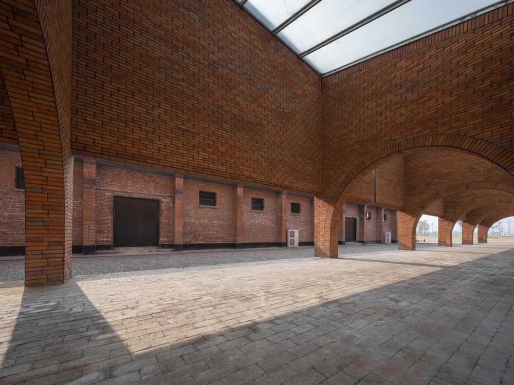 Shanghai Warehouse: Brick Wall Architecture - HDRi Maps and Backplates