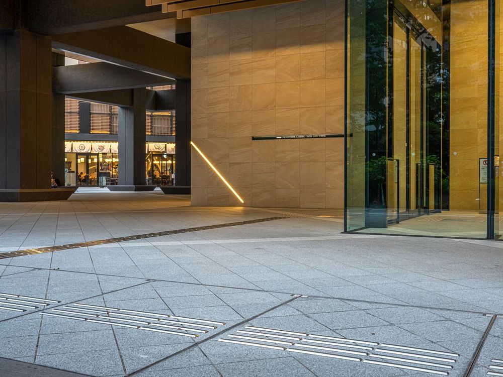 Shopping Mall in Tokyo: Storefronts Lit by Artificial Light - HDRi Maps ...