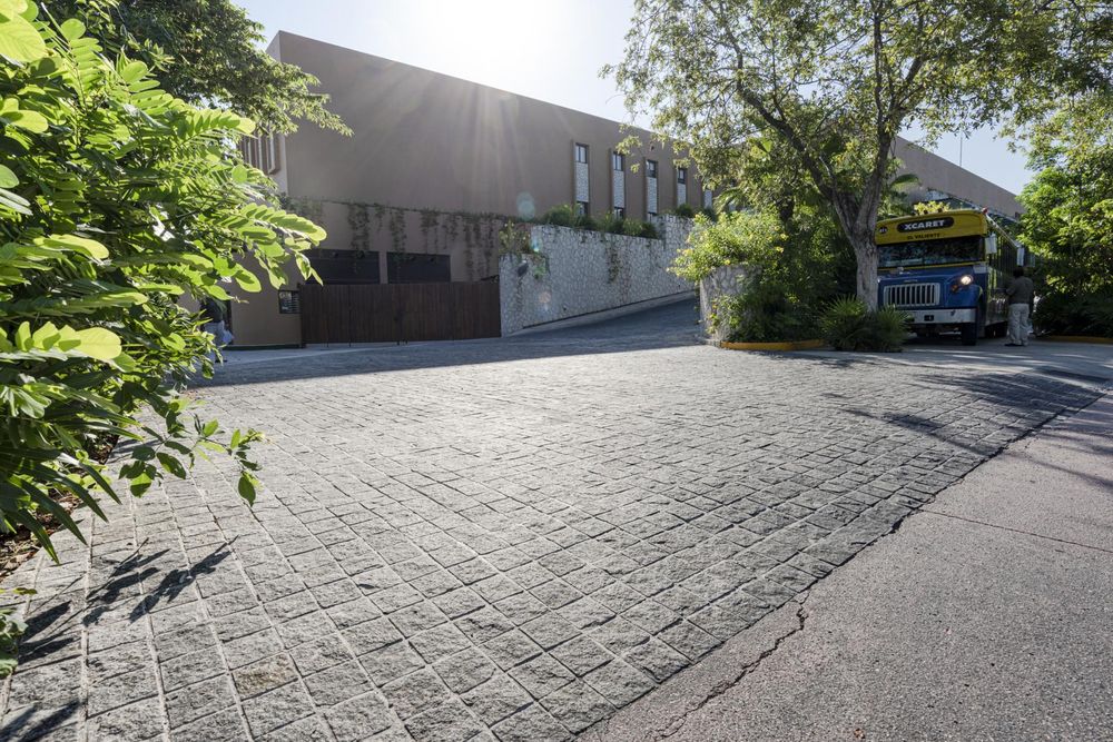Residential Driveway in Solidaridad, Mexico - Clear Sky Day - HDRi Maps ...
